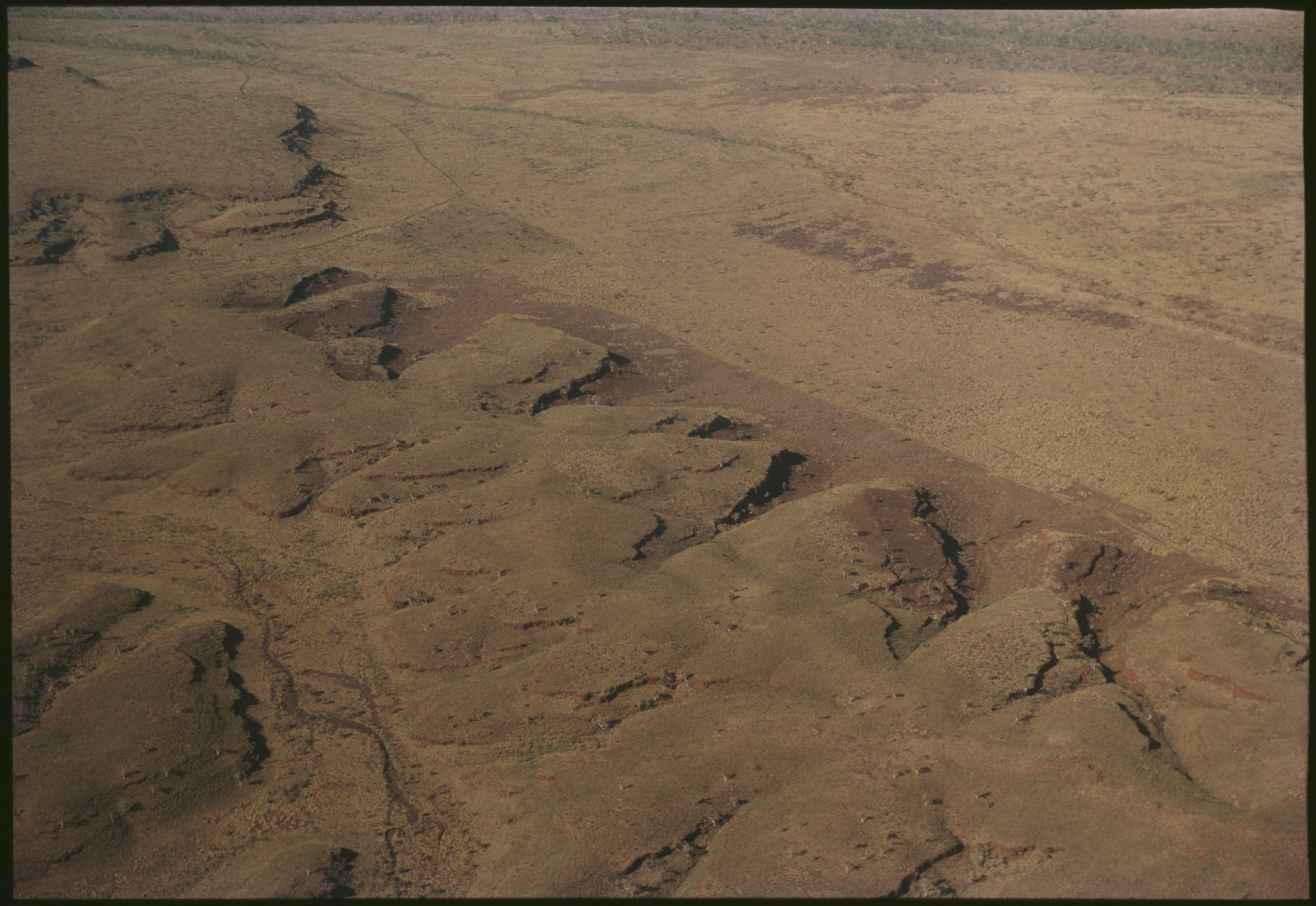 Aerial views of the Robe River region, Western Australia. - JPG 670.8 KB