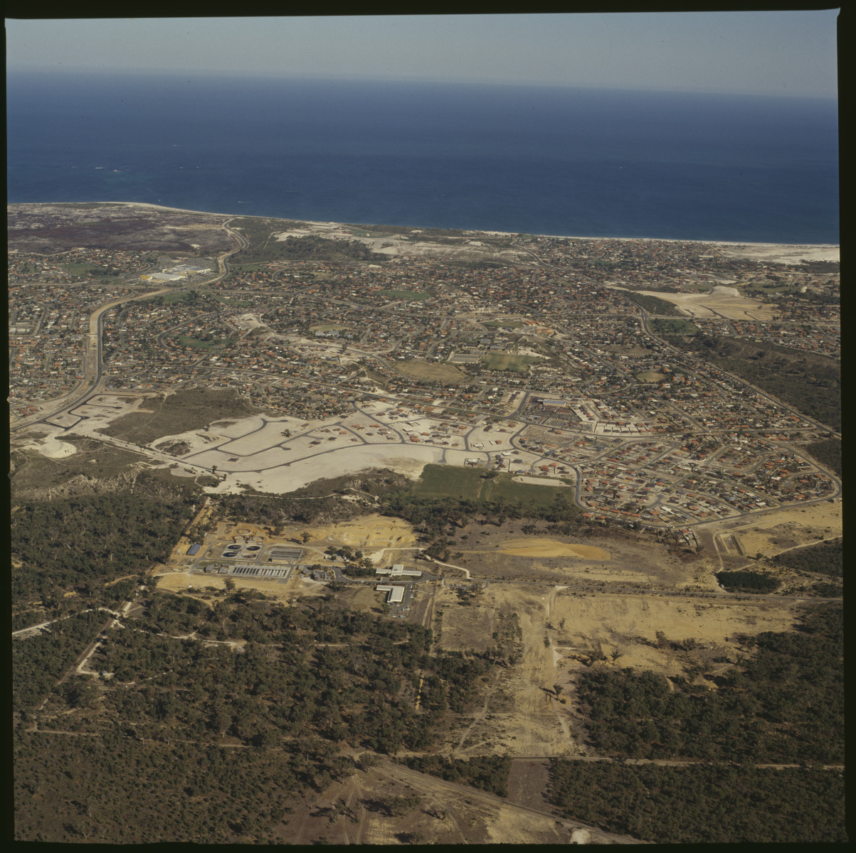Aerial photographs of Kallaroo and Hillarys, 5 May 1980. - JPG 547.2 KB