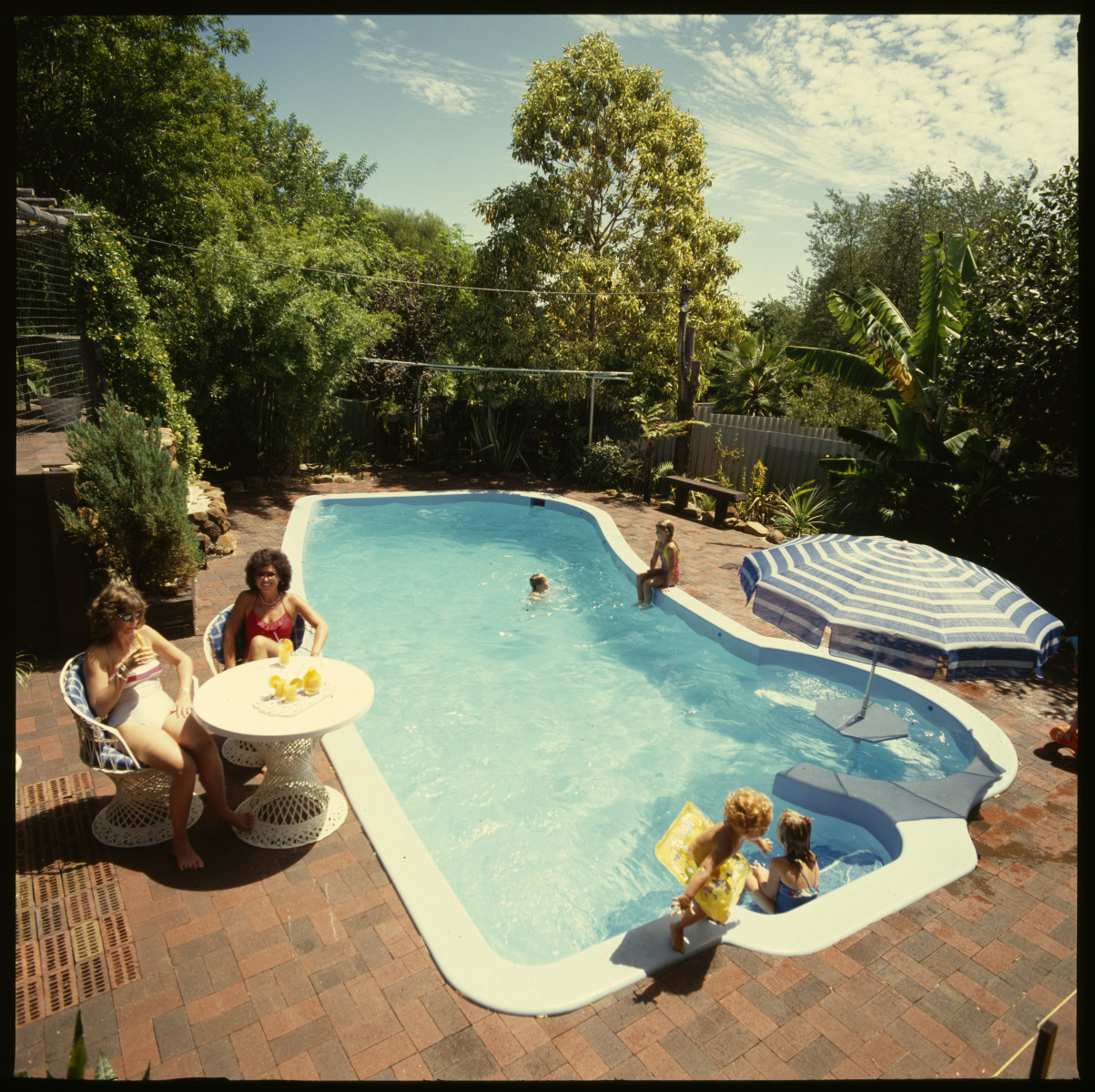 Pools, spas and outdoor settings available from Paul's Outdoor Centres ...