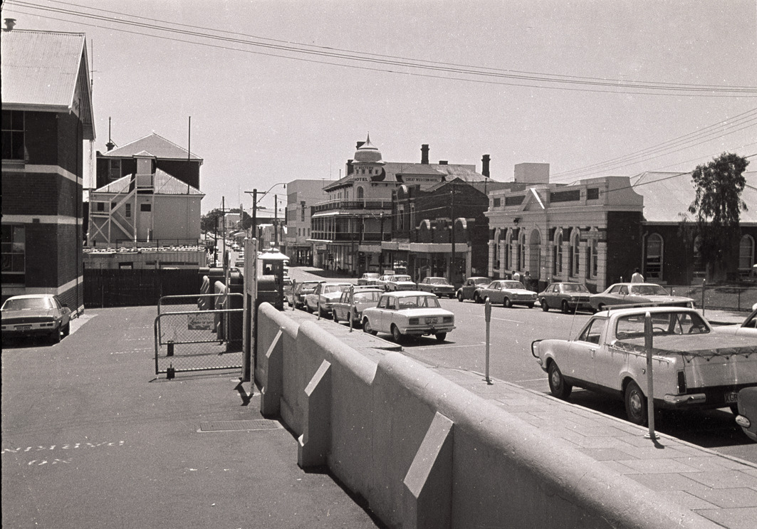 James Street, Perth looking west towards William Street. - JPG 273.3 KB