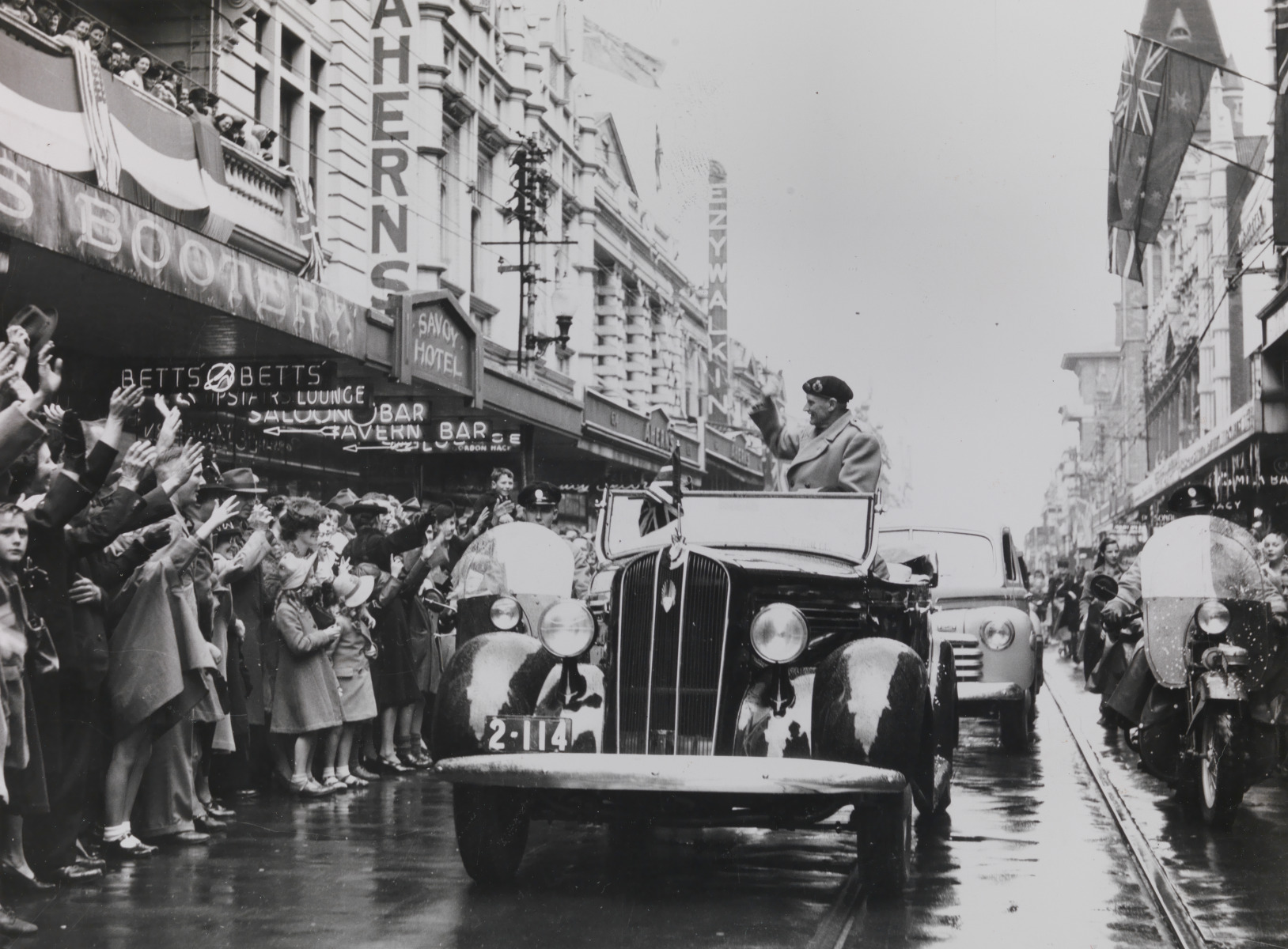 Field Marshall Montgomery acknowledges crowds in Hay Street, Perth, 10 ...