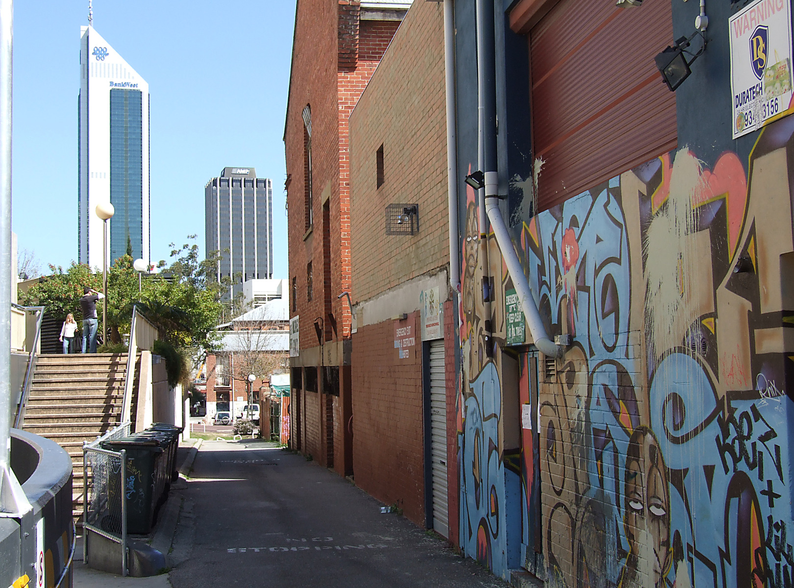 Laneway between Francis and James Street, Perth. - JPG 783.4 KB
