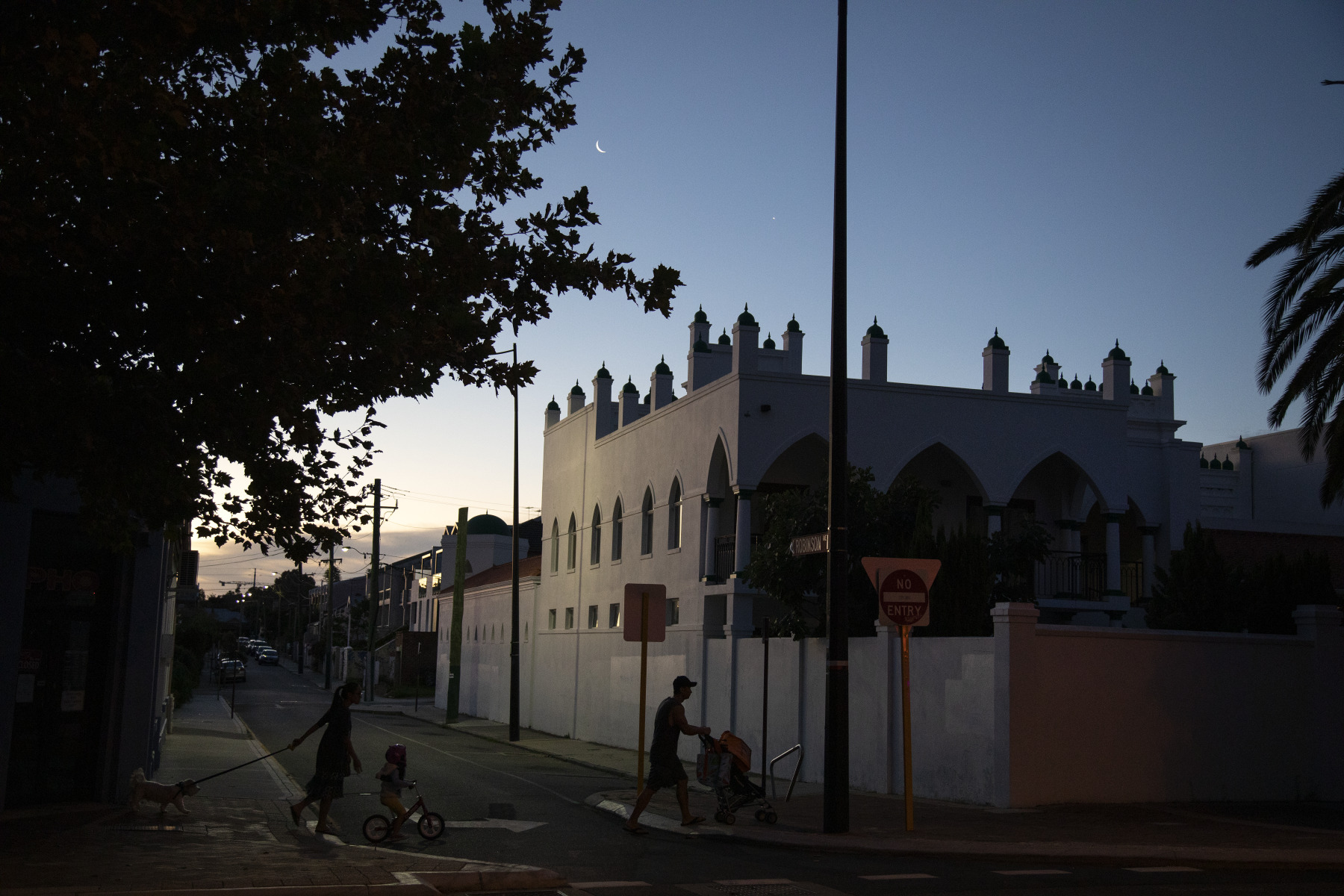 Family exercise near Perth Mosque during COVID-19 pandemic, 26 April ...