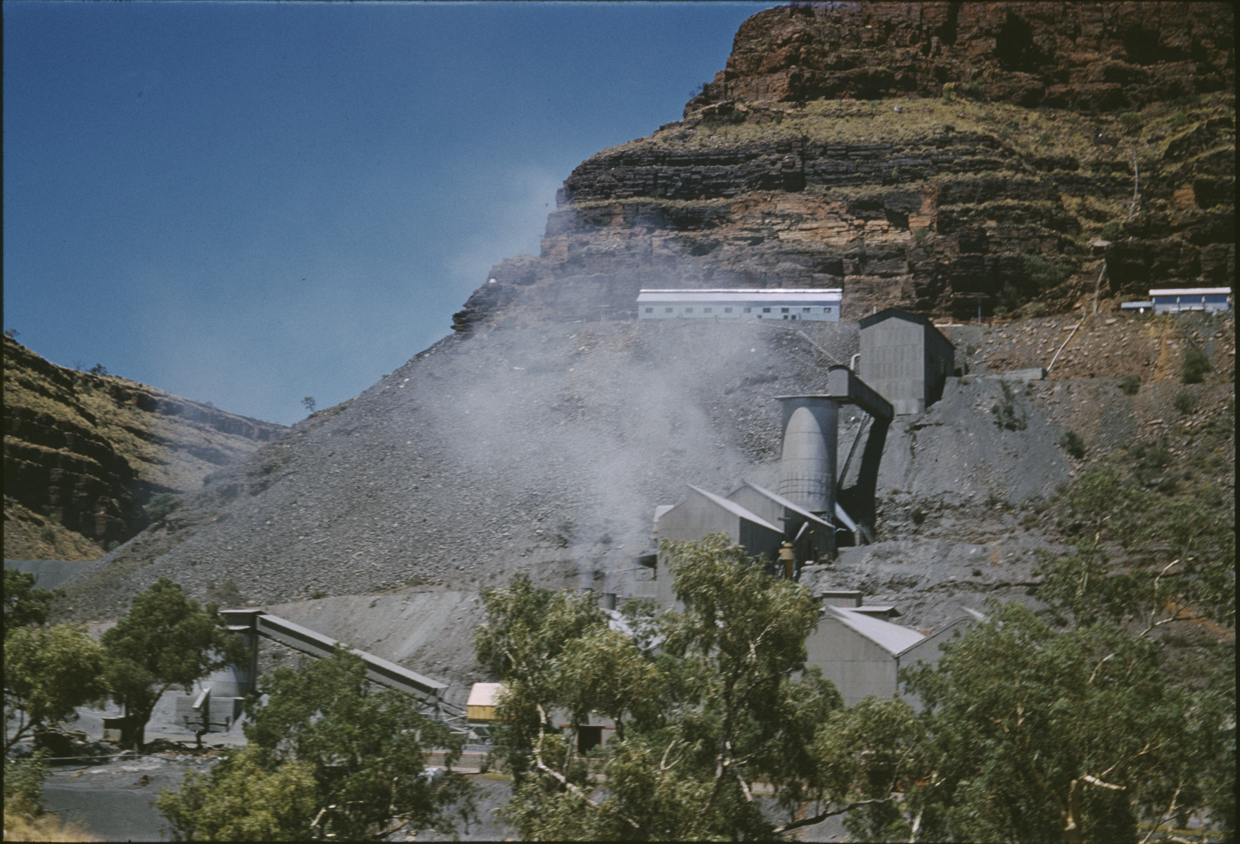 Wittenoom asbestos mine. - JPG 678.4 KB