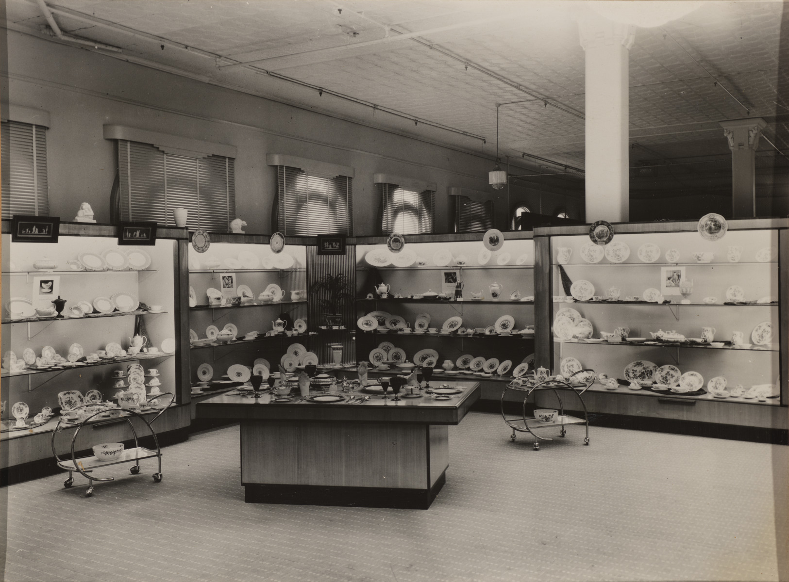 Wedgewood china on display at Boans department store, Perth. - JPG 428.2 KB