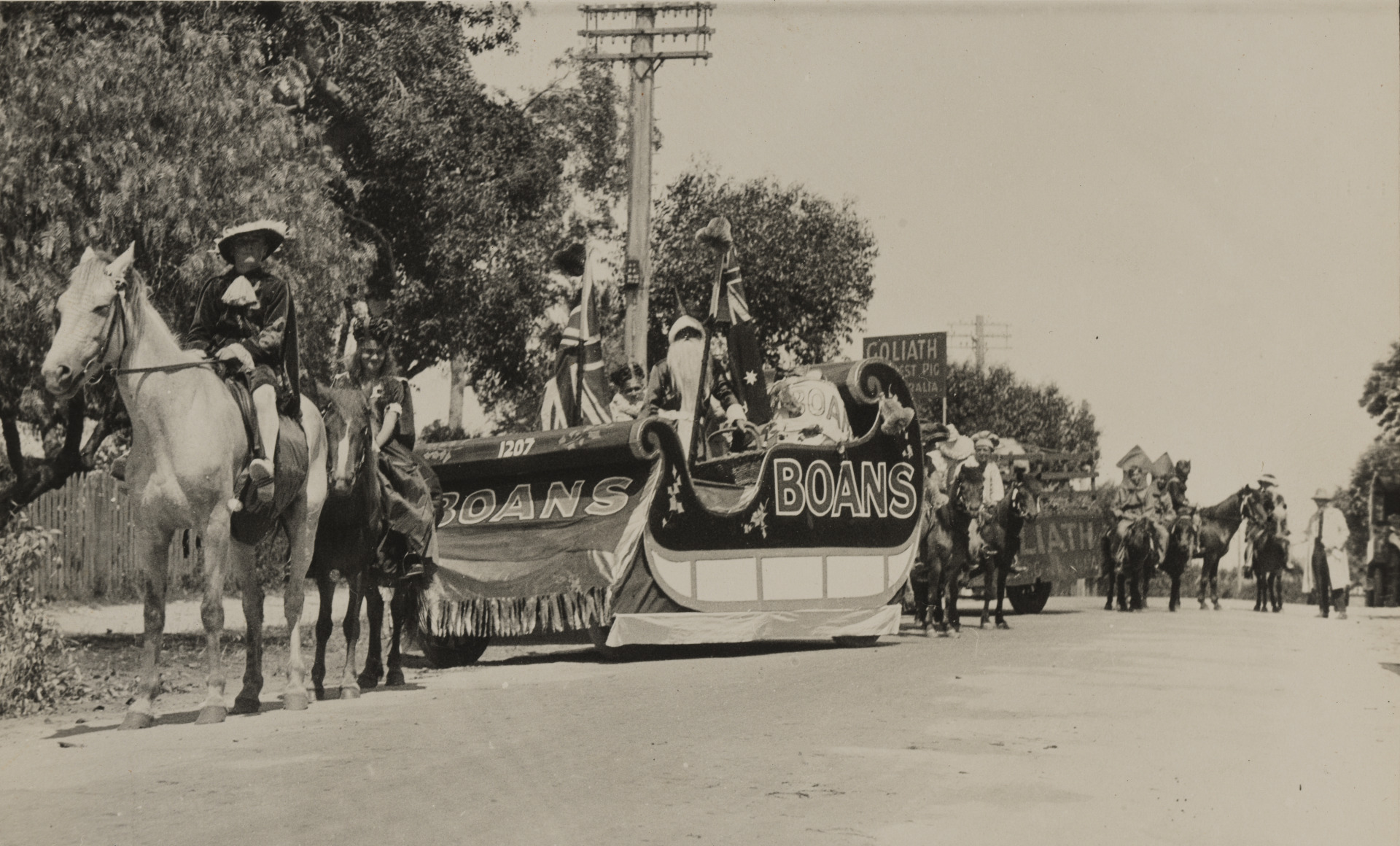 Boans' Father Christmas leaves Perth Zoo in his sleigh, 5 December 1928 ...