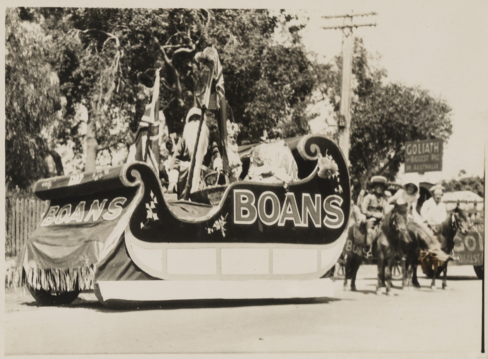 Boans' Father Christmas leaves Perth Zoo in his sleigh, 5 December 1928 ...