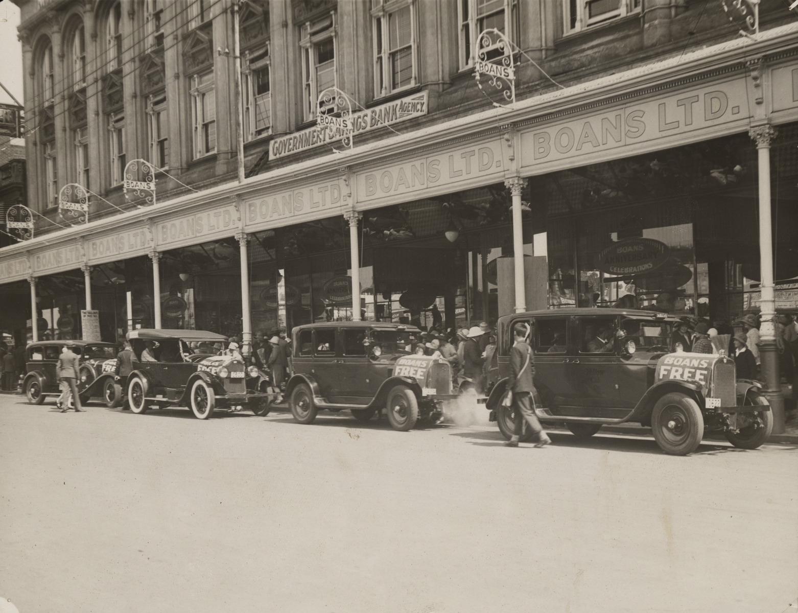 Boans Free Taxis on Wellington Street outside Boans department store ...