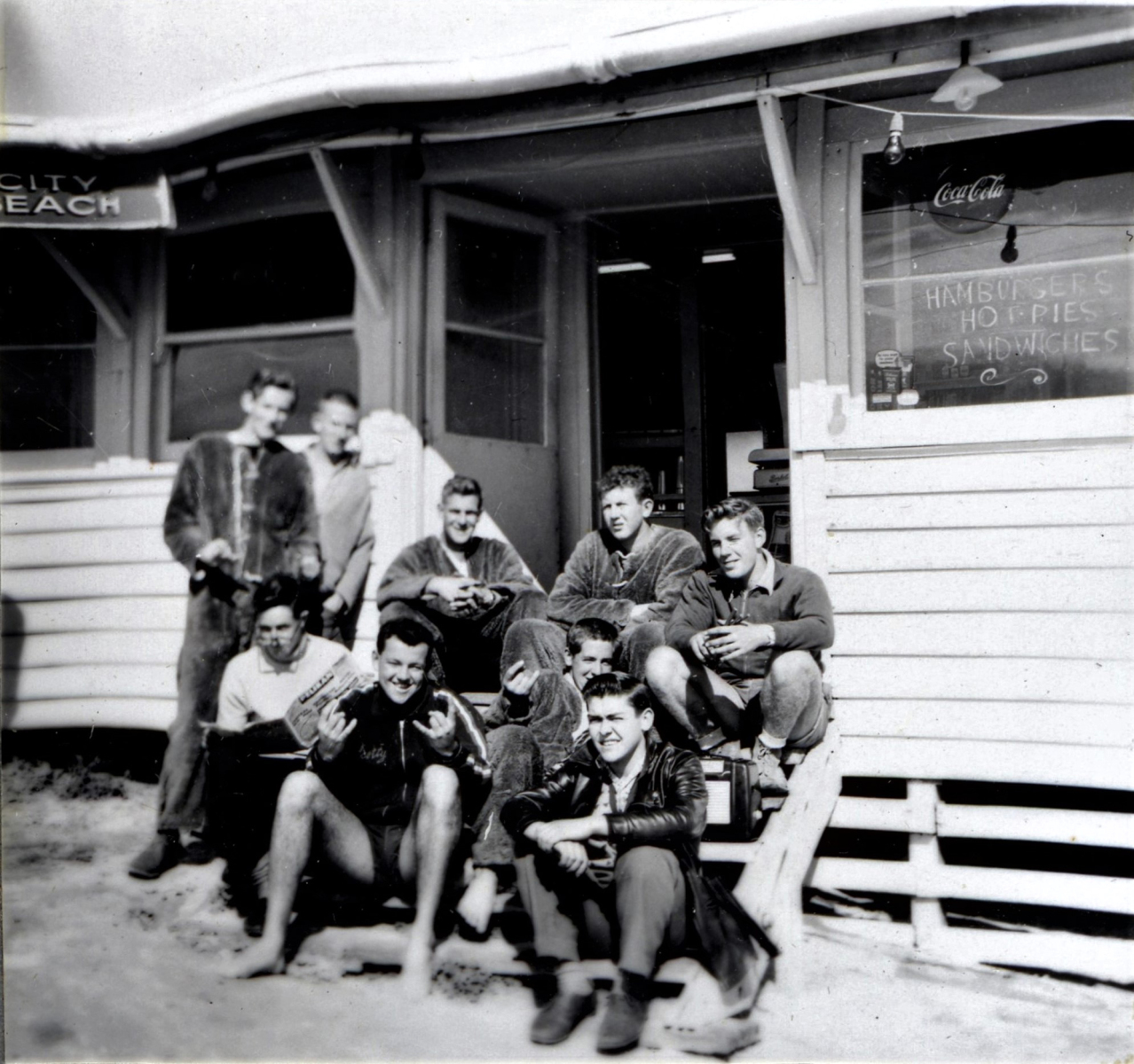 Ian Scott, Don Roper, Ray Geary, Ian Chapple and other surfers at the ...