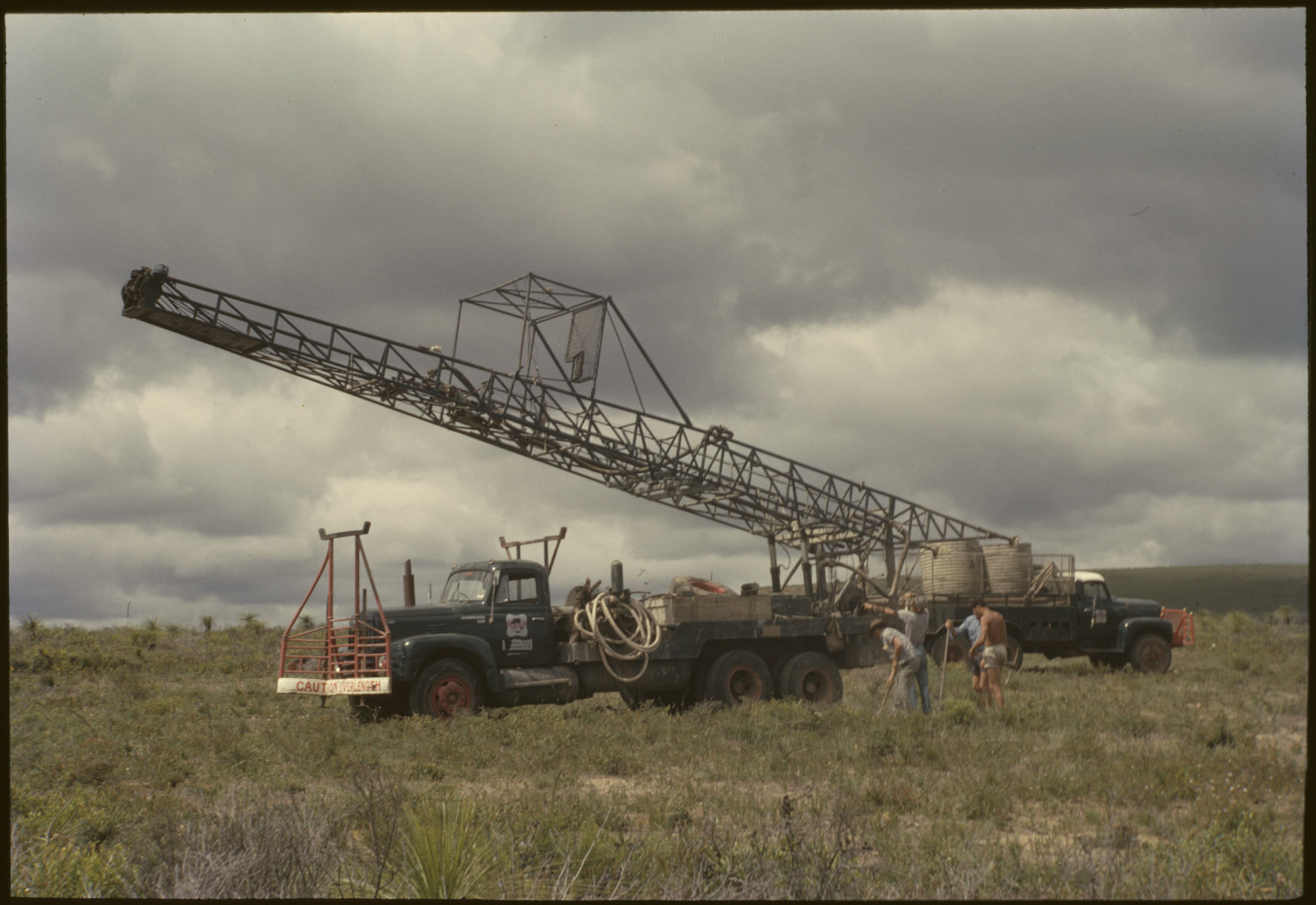 Mayhew 2000 drilling rig, Hill River, Western Australia. - JPG 455.6 KB