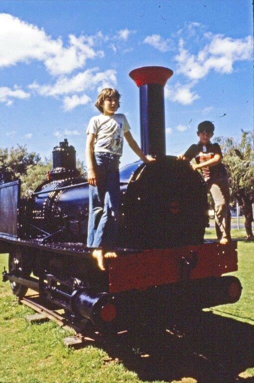 Photographs of the steam locomotive Ballaarat. - JPG 96.3 KB