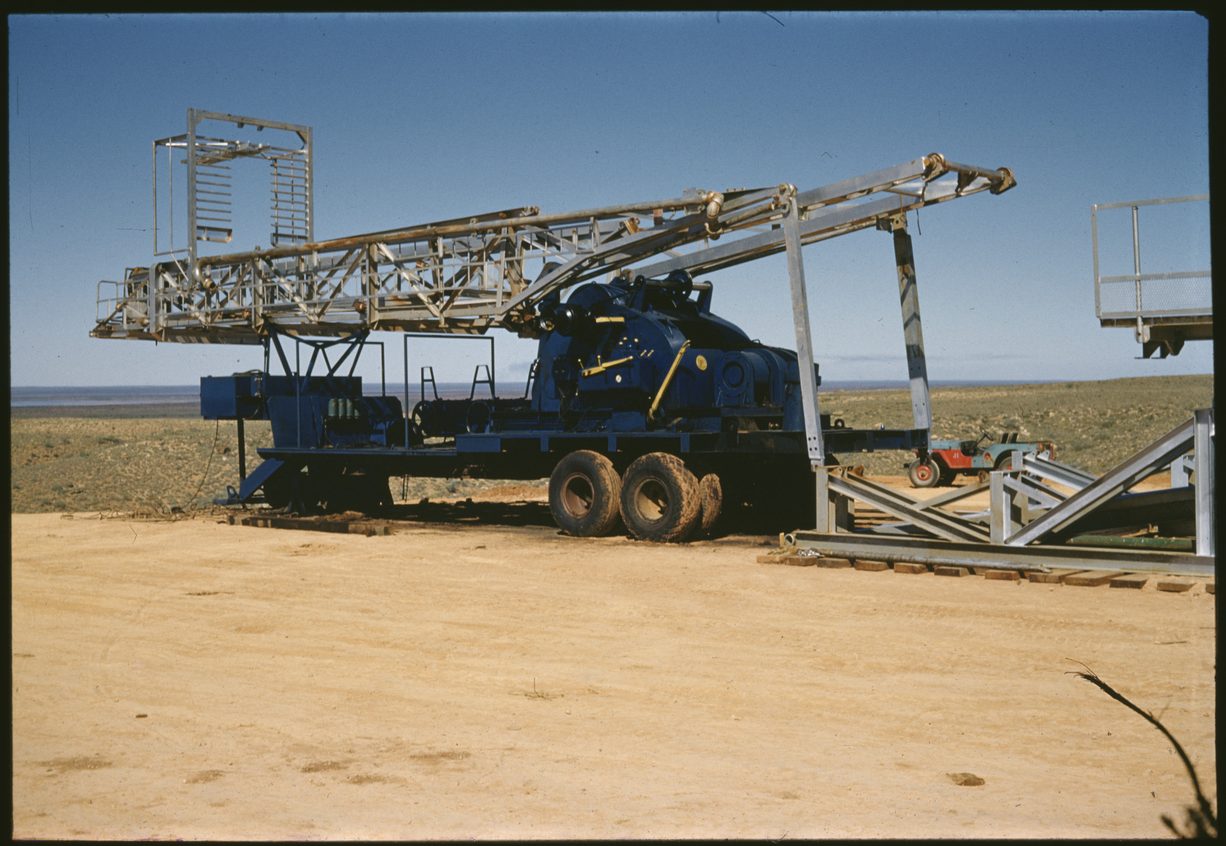 T32 oil drilling rig at Rough Range no. 2 oil well, Western Australia ...