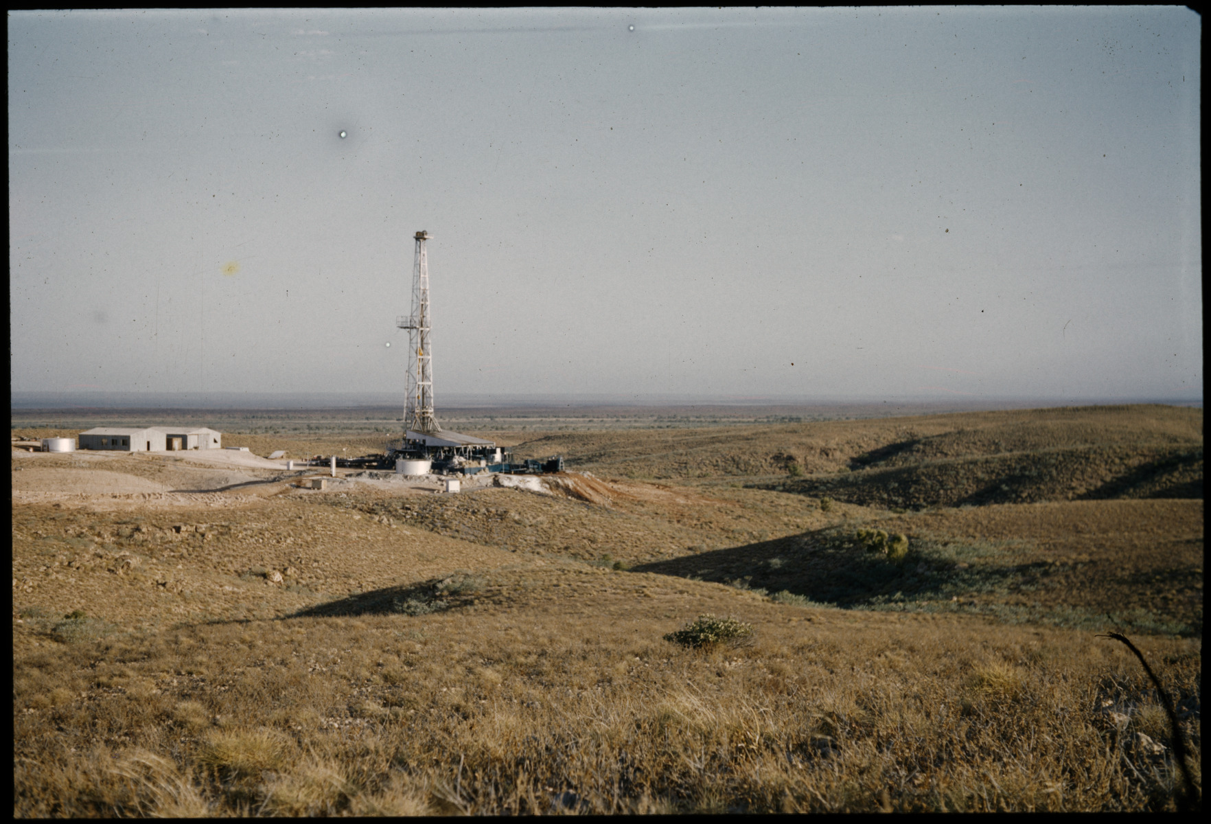 National 130 drilling rig, Rough Range, Western Australia. - JPG 608.1 KB