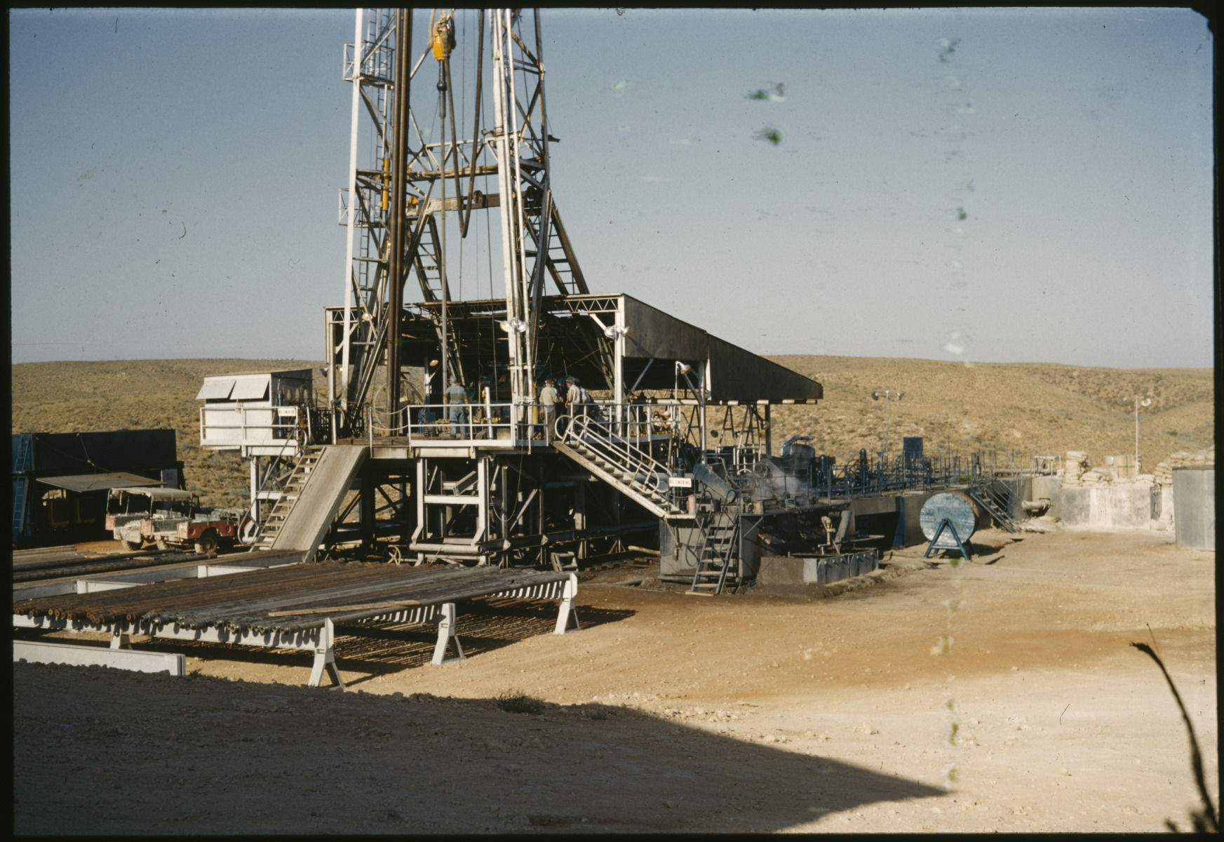 National 130 drilling rig, Rough Range, Western Australia. - JPG 584.5 KB