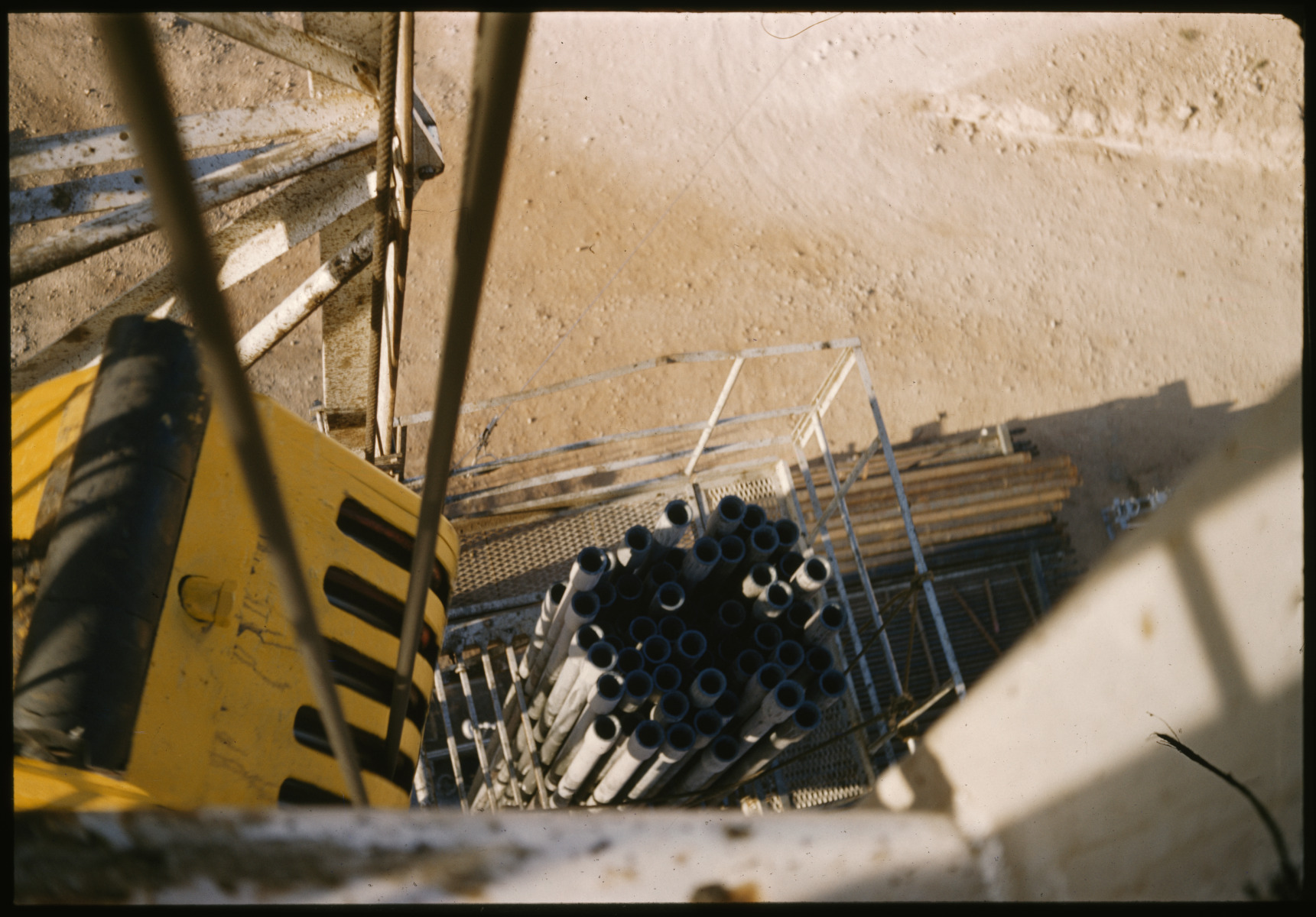 National 130 drilling rig, Rough Range, Western Australia. - JPG 497.7 KB
