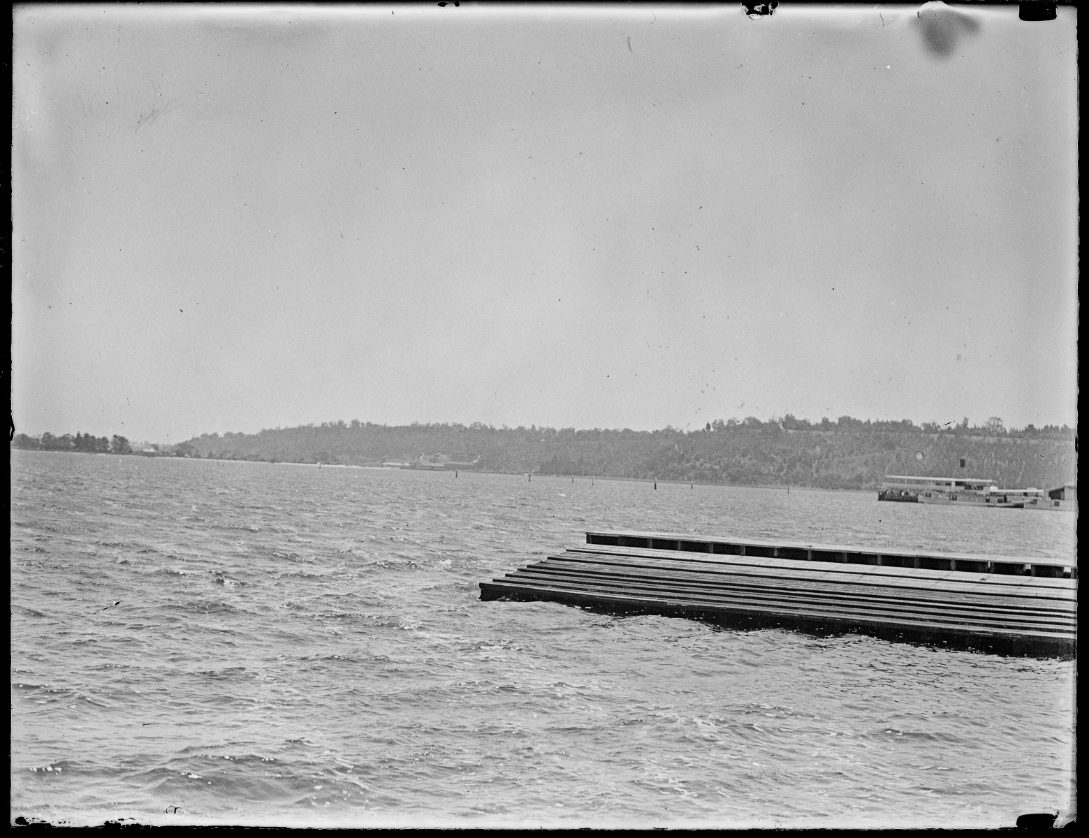 Barrack Street Jetty and Swan River, Perth. - JPG 485.0 KB