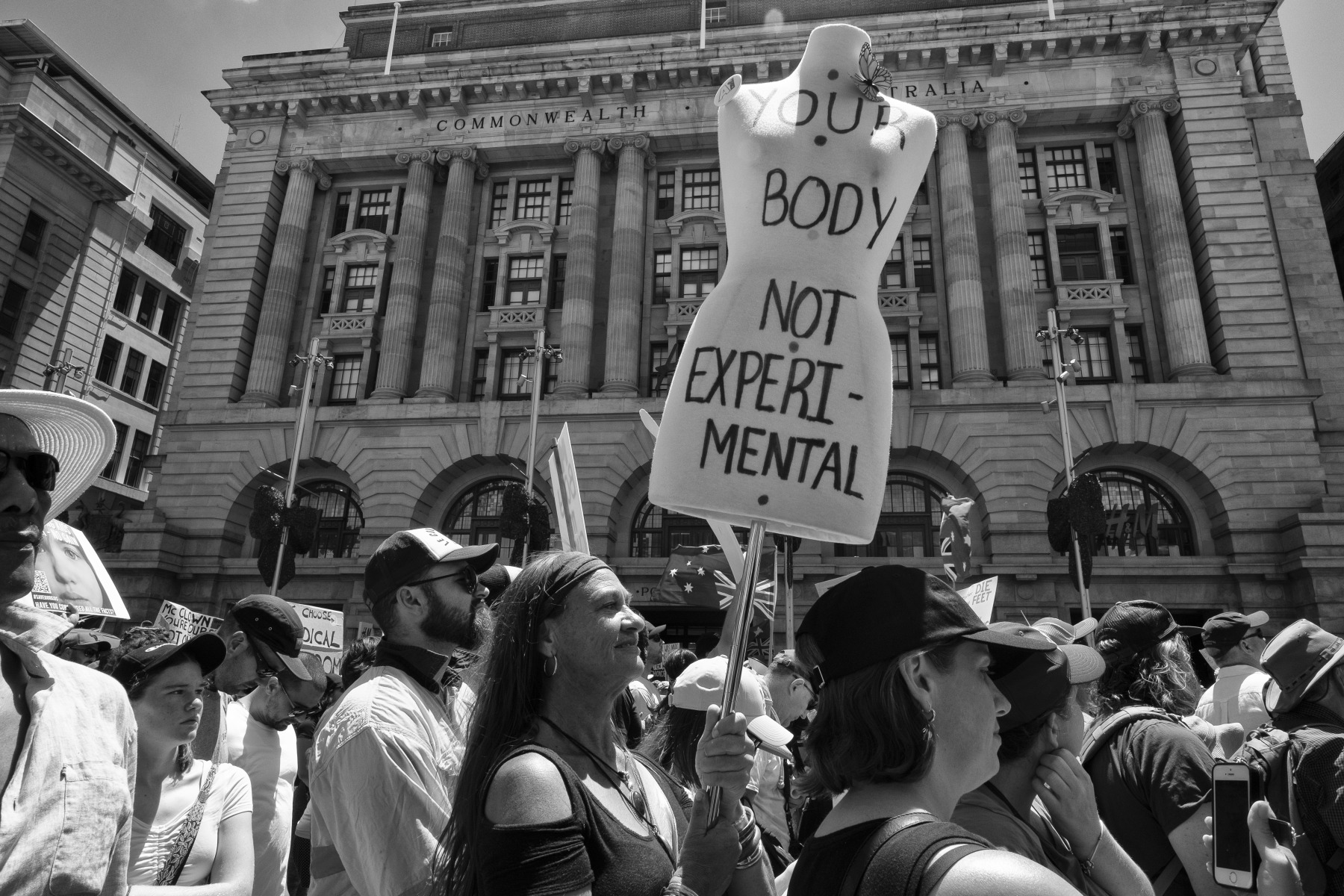 Anti-vaccination rally in Forrest Chase, November 2021. - JPG 637.8 KB