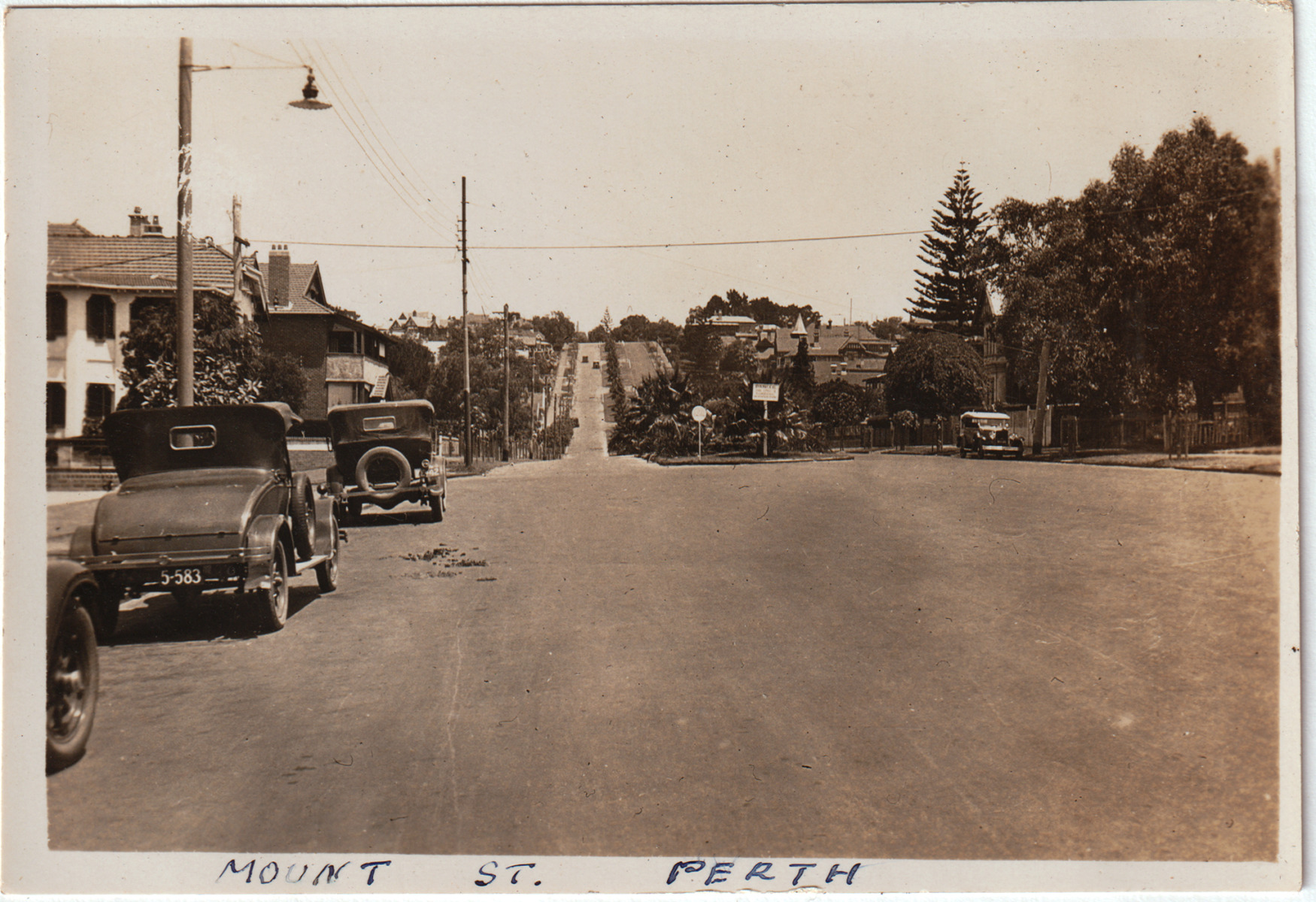 Mount Street, Perth, in the 1930s. - JPG 606.5 KB