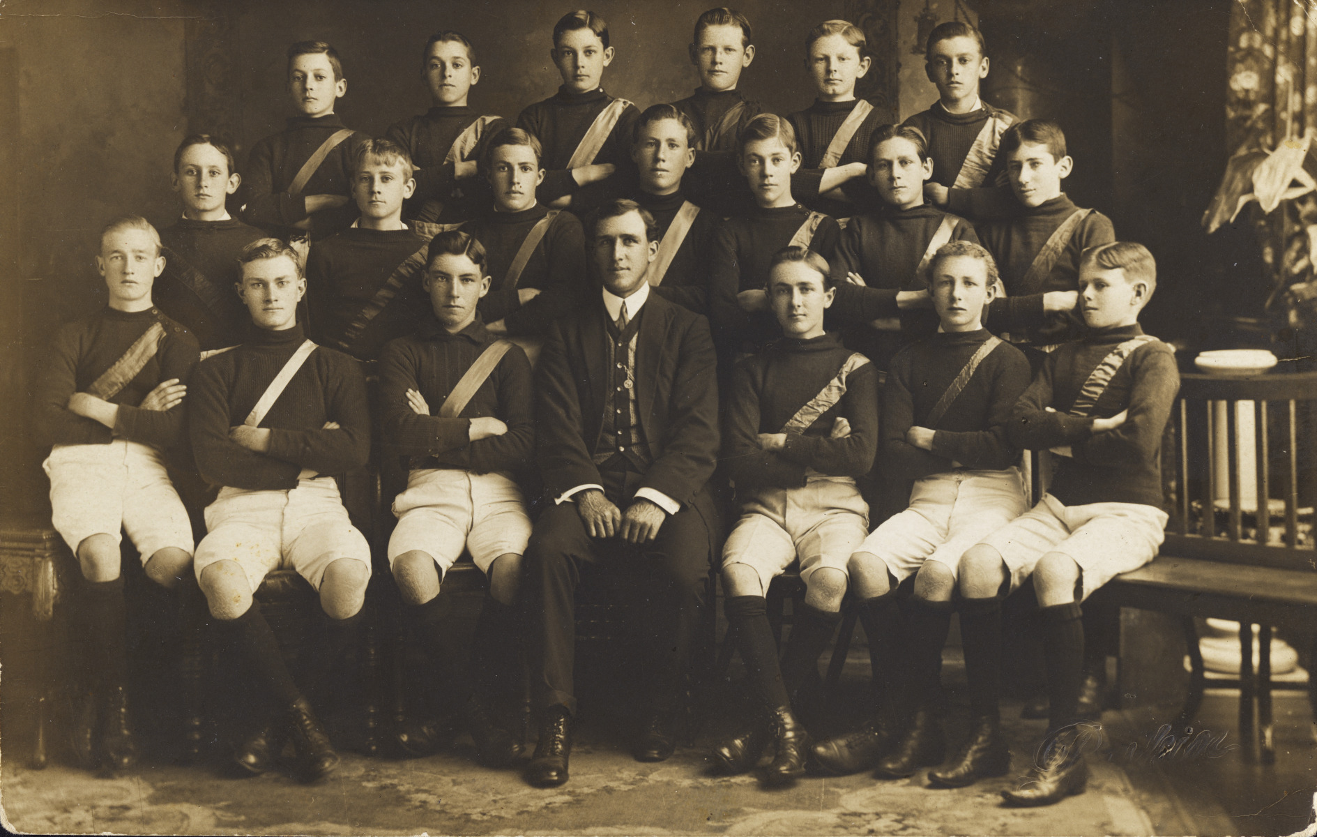 Collection of sporting teams portraits, Western Australia. - JPG 568.4 KB