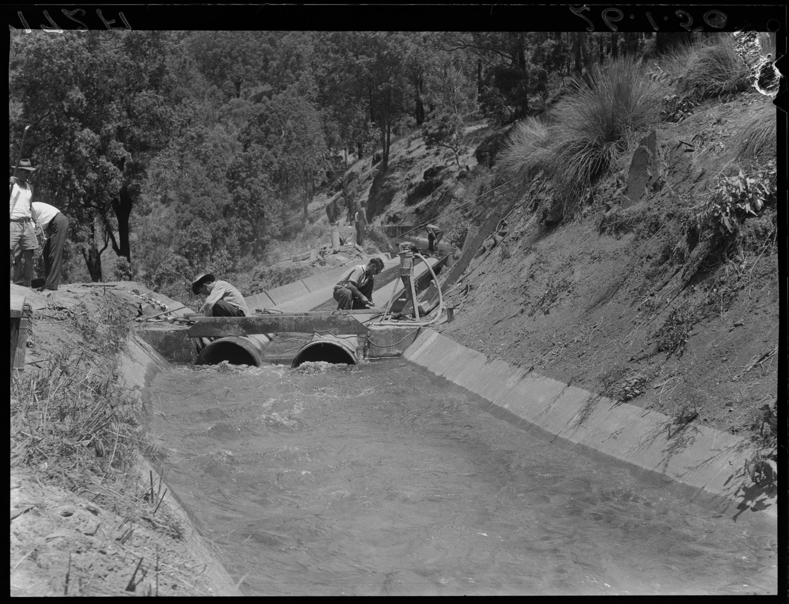 Repairs to the water channel at Canning Dam following a cave-in, 26 ...